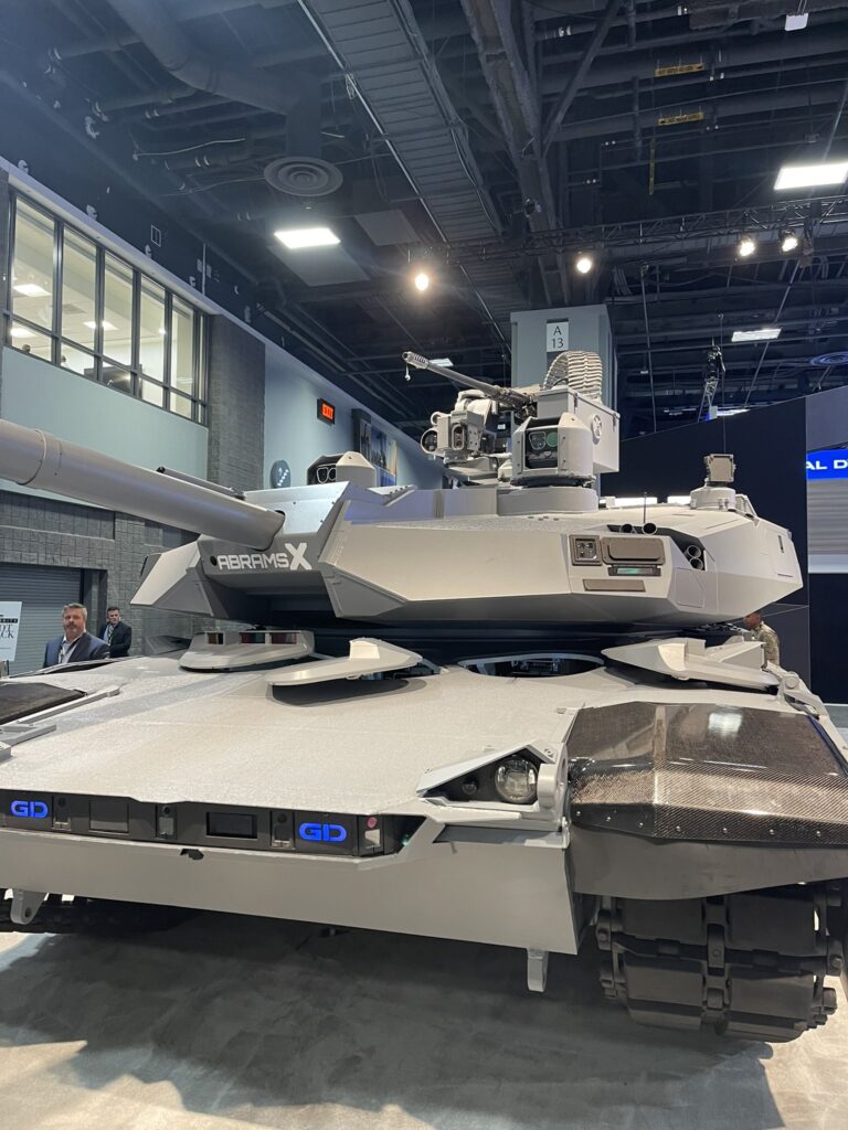 Проект новітнього танку AbramsX | Виставка AUSA 2022 (фото) - Military ...